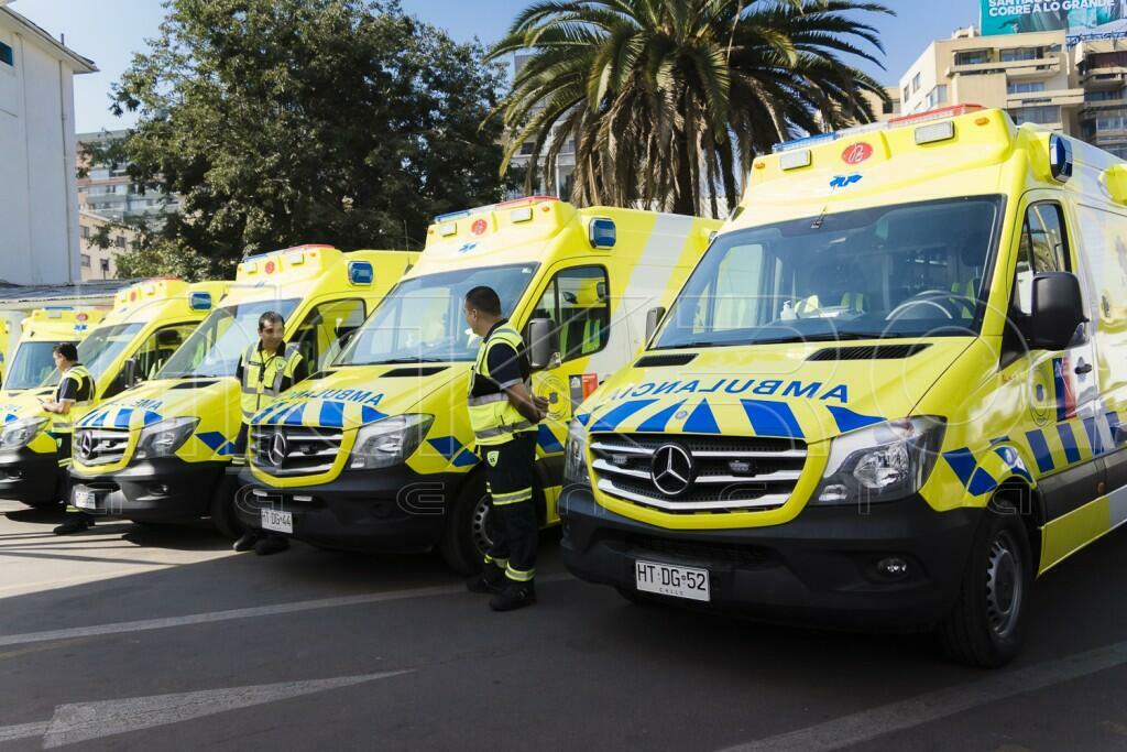 SAMU de la Región Metropolitana recibió 15 nuevas ambulancias - Agencia ...